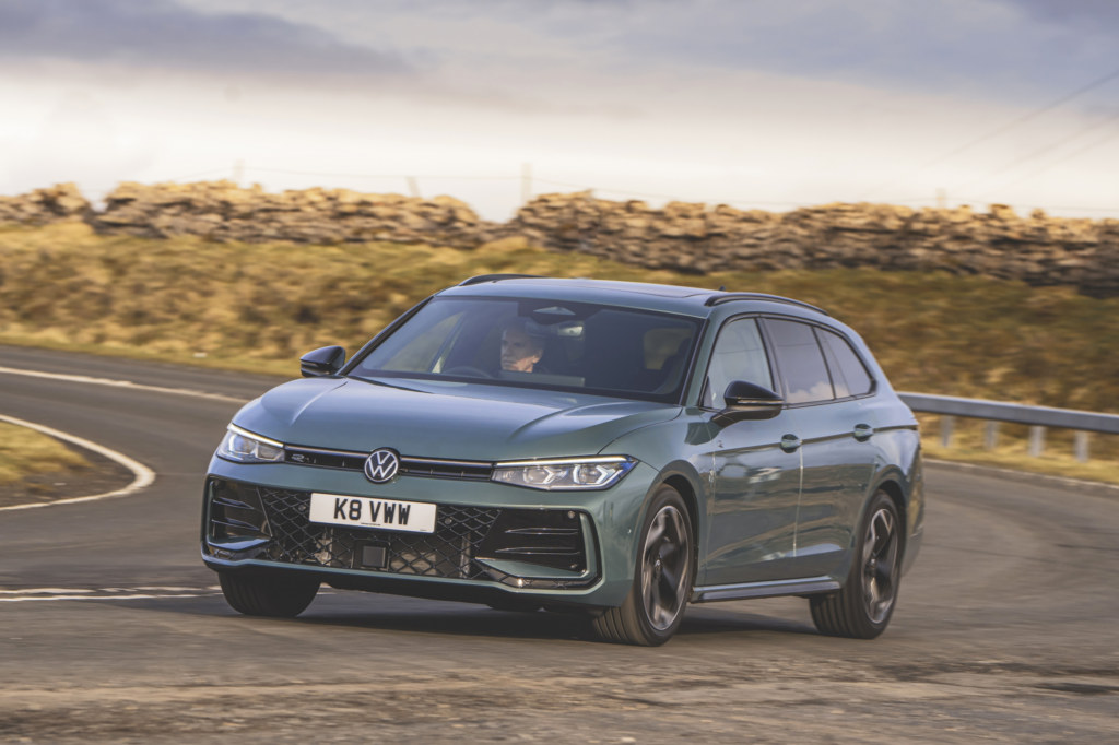 Pay attention – new VW Passat is super smooth – cumbriacrack.com